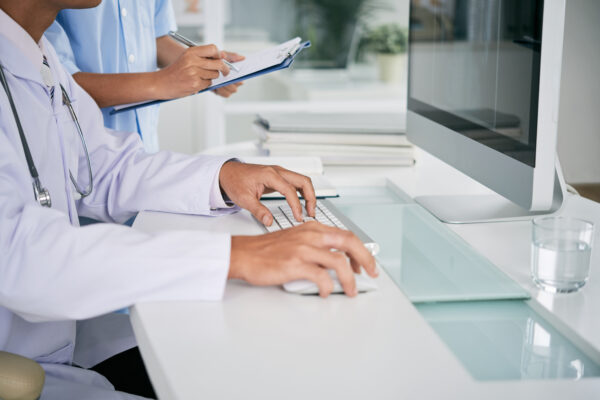 Moving to UAE as a Doctor: Realistic Guide for UK Professionals